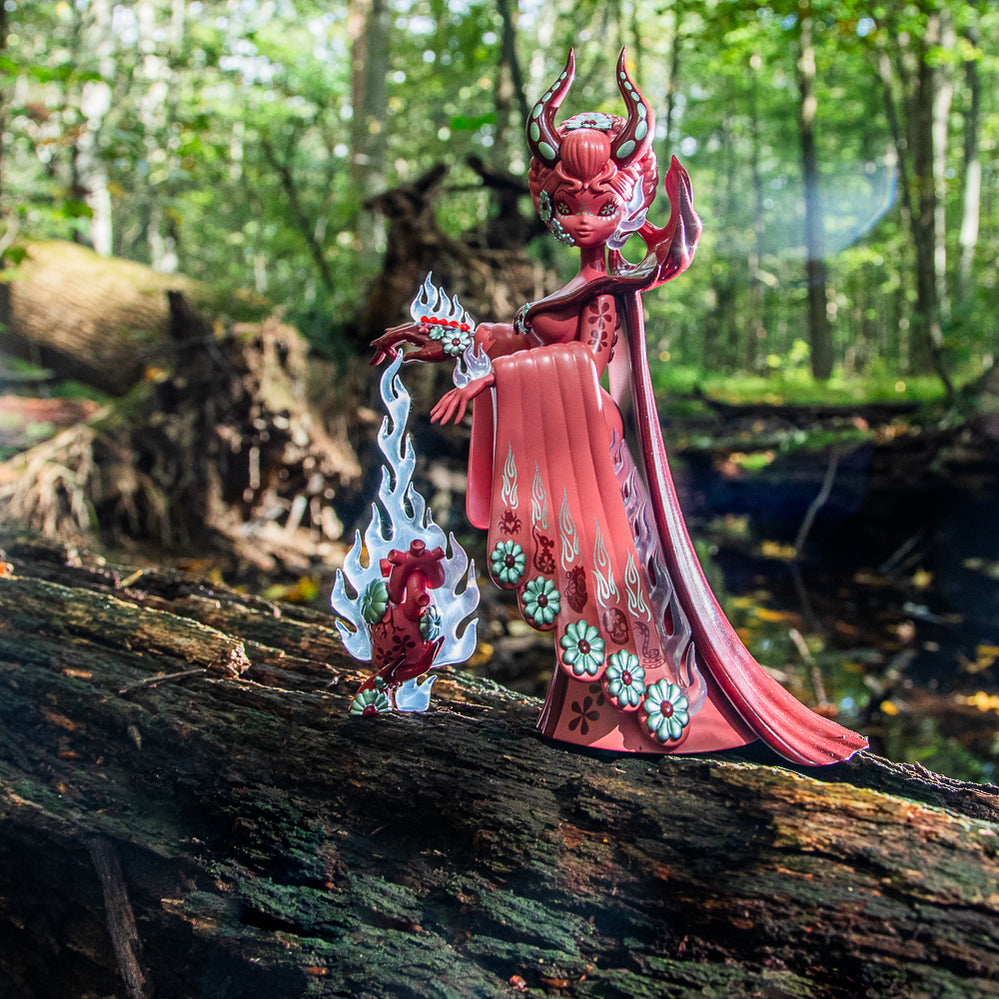 Witch Queen 8" Vinyl Art Figure by Junko Mizuno - Blood Red Edition (L ...